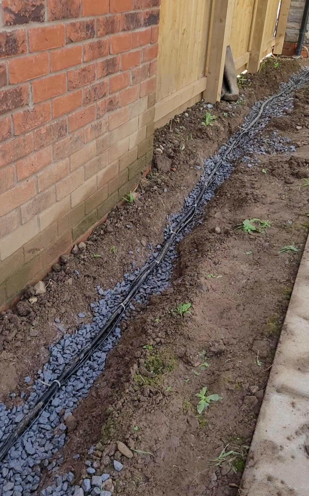 Playing With Dirt! Running CAT7 & Fibre Internet To My Garage ...